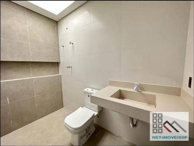 Casa de Alto Padrão em Condomínio 4 Dormitórios 450m², 4 Suítes, Varanda, Quintal, 4 Vagas. No mel