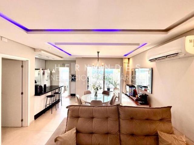 Casa de alto padrão em condomínio: 4 quartos, 1 suíte, 3 banheiros, 4 vagas