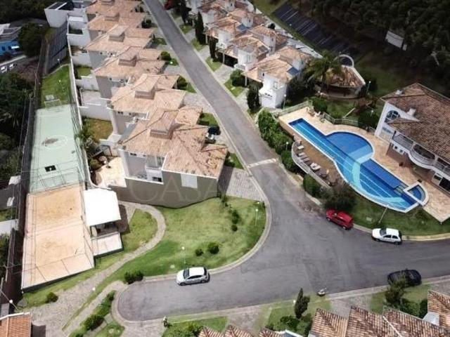 Casa de Alto Padrão em Condomínio