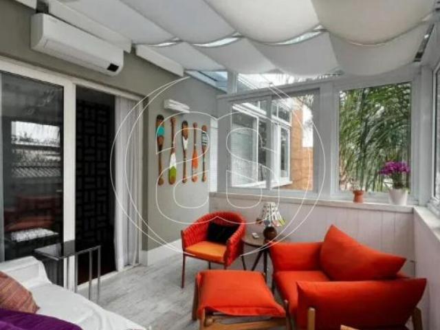 CASA DE ALTO PADRÃO EM CONDOMÍNIO