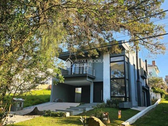 Casa de alto padrão em condomínio com infra completa, com 4 suítes