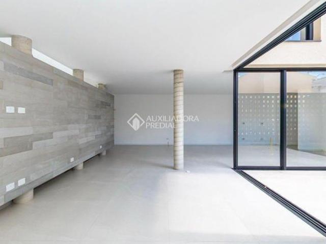 Casa de Alto Padrão em Condomínio com Projeto Assinado no Campo Comprido