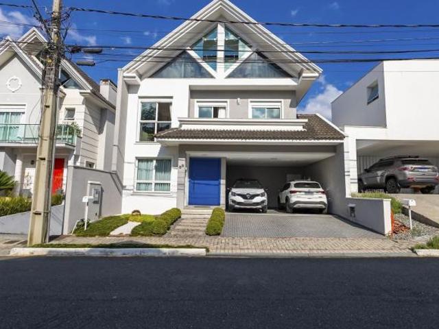 Casa de alto padrão em condomínio, aceita permuta!