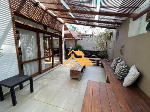 Casa de Alto Padrão em Condomínio em Juquehy | 5 Suítes | Churrasqueira Privativa | Piscina e Deck |