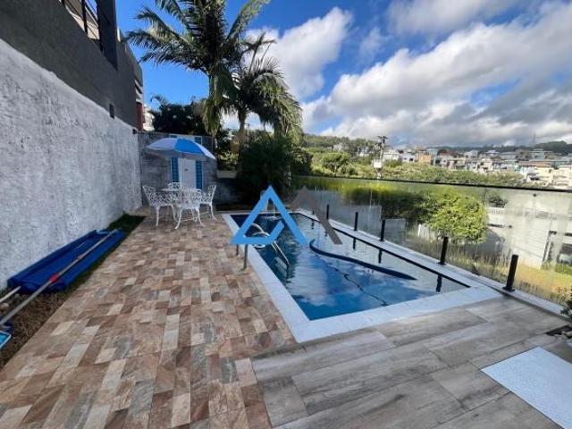 Casa de Alto Padrão em Condomínio em Santana de Parnaíba R$ 1.998.900