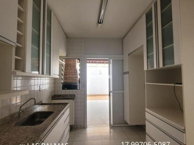 Casa de alto padrão em condomínio exclusivo no bairro Las Palmas com 3 quartos, 1 suíte, 3 salas, 3
