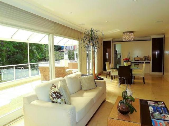 Casa de Alto Padrão em Condomínio Fechado – 4 suítes, 650 m² AC