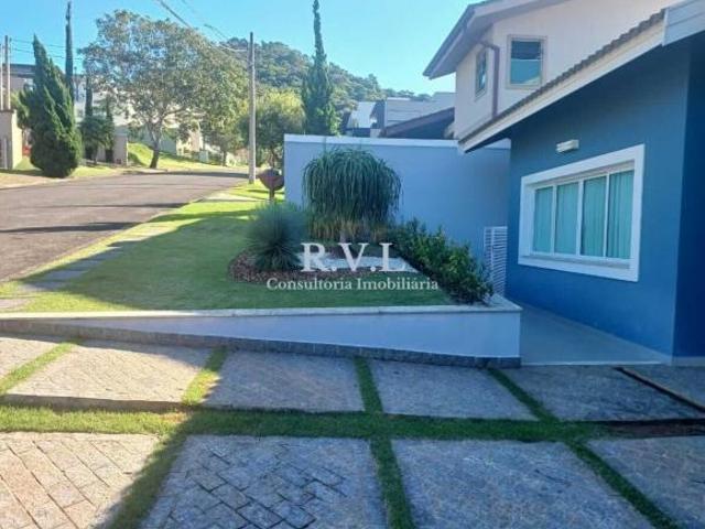 Casa de alto padrão em condomínio fechado 4 suítes, 3 salas, 6 banheiros, 4 vagas de garagem, 326