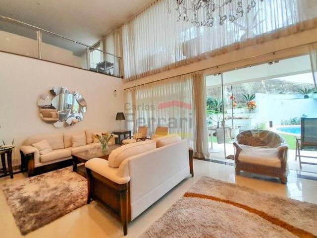 Casa de Alto Padrão em Condomínio Fechado, 5 Suítes, 10 Vagas