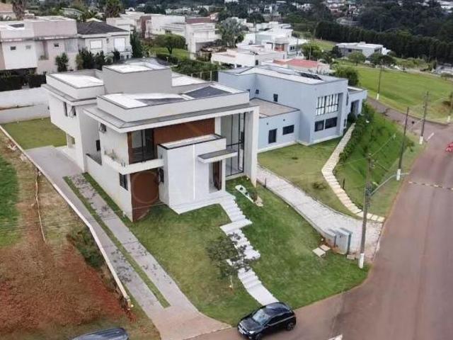 Casa de Alto Padrão em Condomínio Fechado