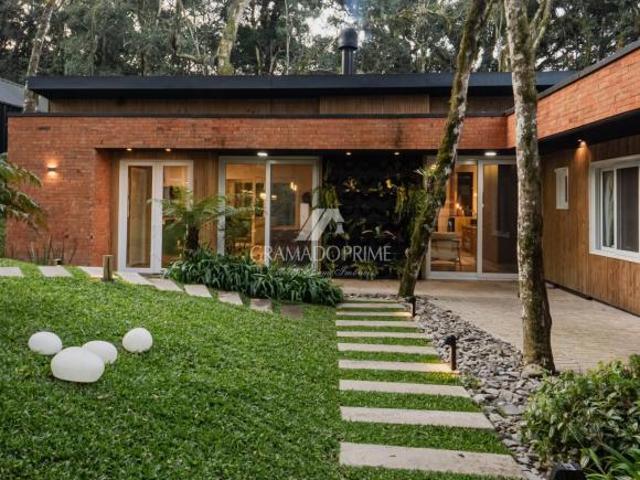 CASA DE ALTO PADRÃO EM CONDOMÍNIO FECHADO
