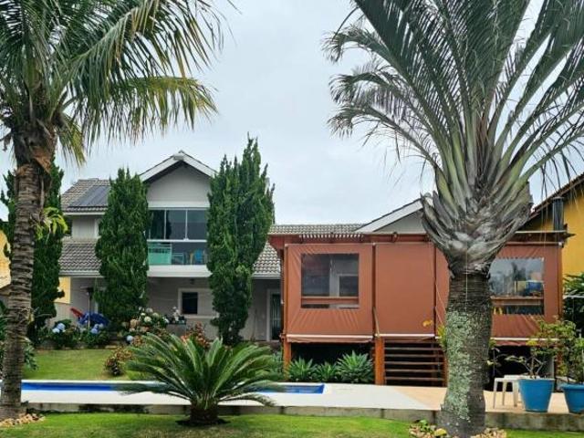 Casa de Alto Padrão em Condomínio Fechado