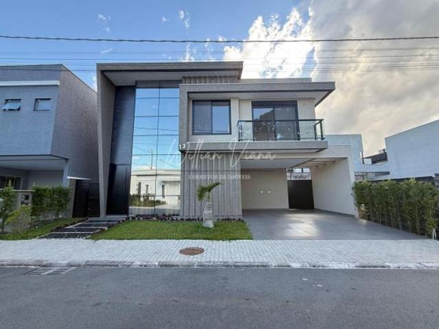 Casa de alto padrão em Condomínio Fechado