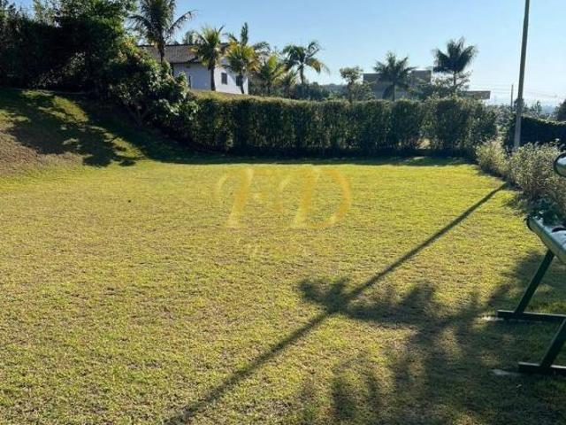 Casa de Alto Padrão em Condomínio Fechado – Vista Privilegiada para Represa