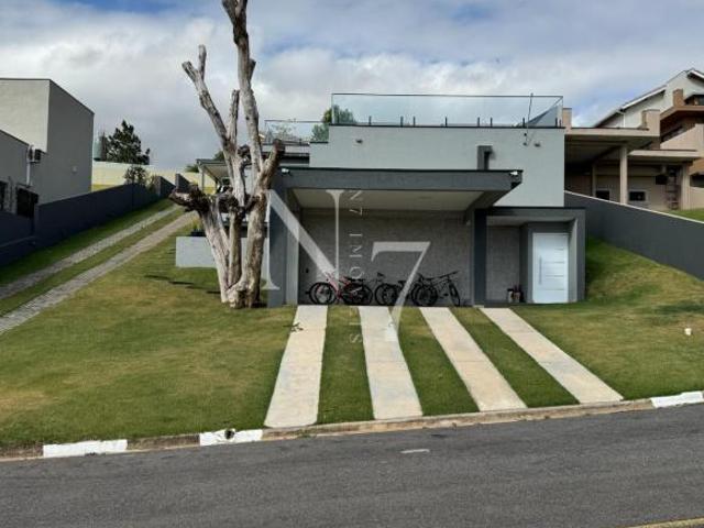 Casa de alto padrão em condomínio fechado com lazer completo