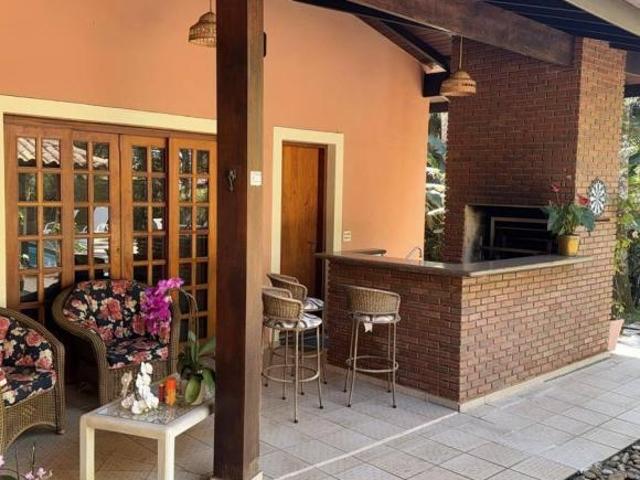 CASA DE ALTO PADRÃO EM CONDOMÍNIO FECHADO NA REGIÃO DA GRANJA VIANA