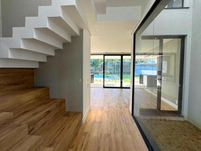 Casa de alto padrão em condomínio no Centro de Porto Feliz SP: 3 quartos, 3 suítes, 1 sala, 4 banhei