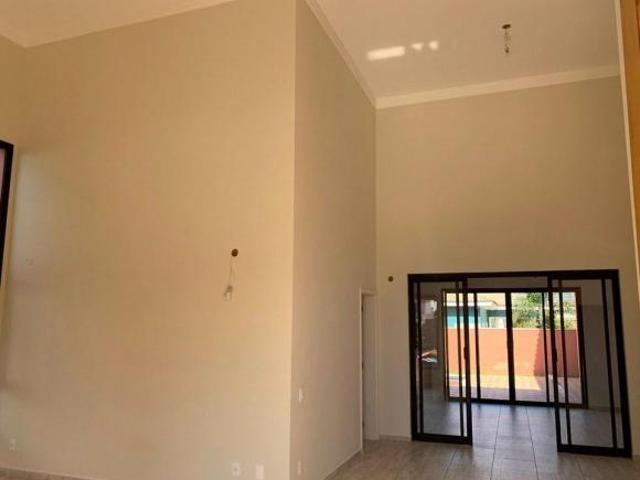 Casa de alto padrão em condomínio no Centro de Porto Feliz SP: 3 quartos, 3 suítes, 2 salas, 2 banhe