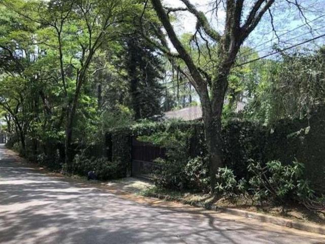 Casa de alto padrão em condomínio na Chácara São João, Carapicuíba SP: 3 quartos, 3 suítes, 6 salas