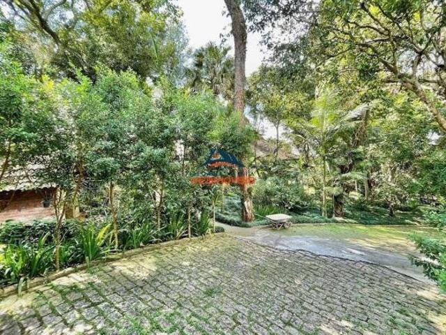 Casa de alto padrão em condomínio na Chácara Santa Lúcia dos Ypes em Carapicuíba SP: 3 quartos, 1 su
