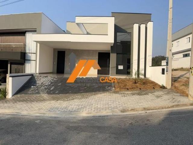 Casa de alto padrão em condomínio na cidade de Sorocaba SP, 3 suítes, cozinha integrada, 2 salas, 5
