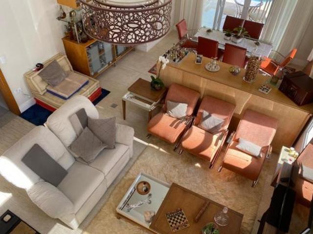 Casa de alto padrão em condomínio na cidade R$ 1.900.000,00