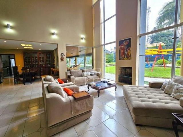 Casa de Alto Padrão em Condomínio na Granja Viana | 817 m² de Projeto Integrado e Lazer Completo!