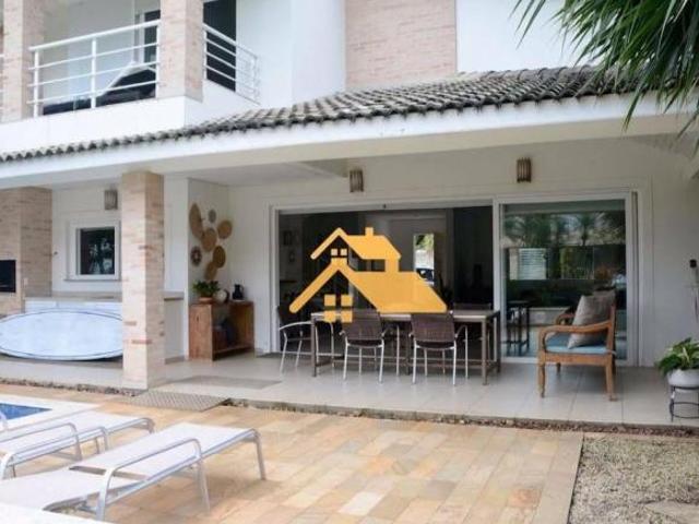 Casa de alto padrão em condomínio na Praia de Guaecá, 4 suítes, piscina privativa e a 100 metros do