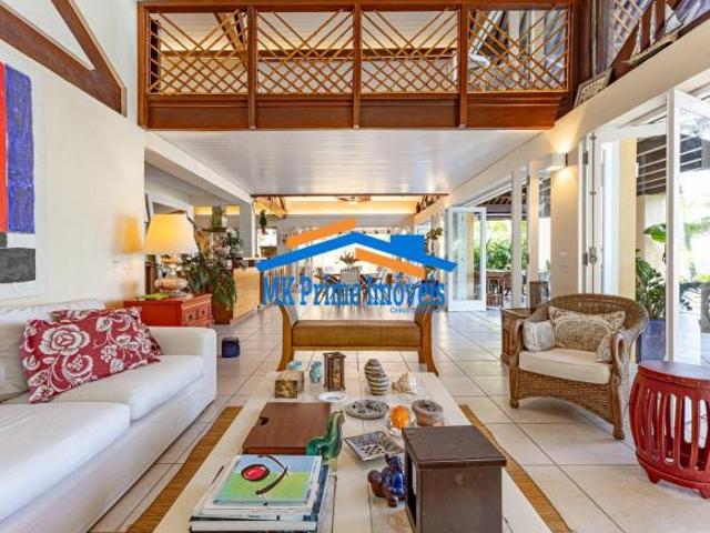 Casa de Alto Padrão em Condomínio São Sebastião Praia da Baleia