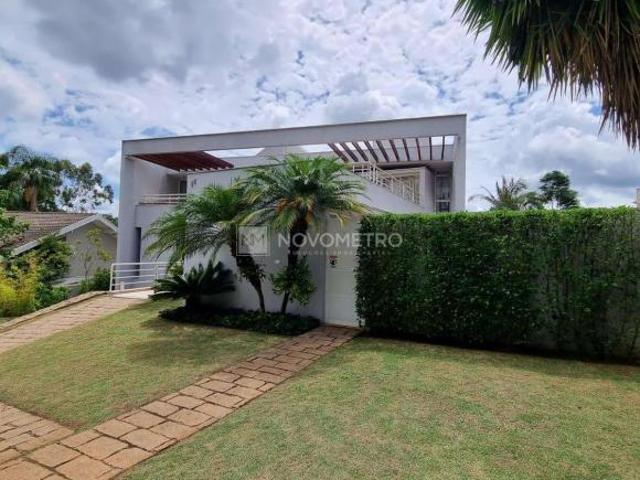 Casa de alto padrão em condomínio para venda ou locação