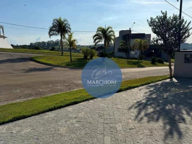 Casa de alto padrão em condomínio residencial de Pinhalzinho!