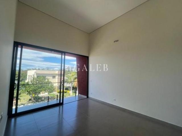 Casa de alto padrão em Condomínio Terras de Atibaia, 3 suítes, piscina, 2 salas, 300m², Atibaia SP