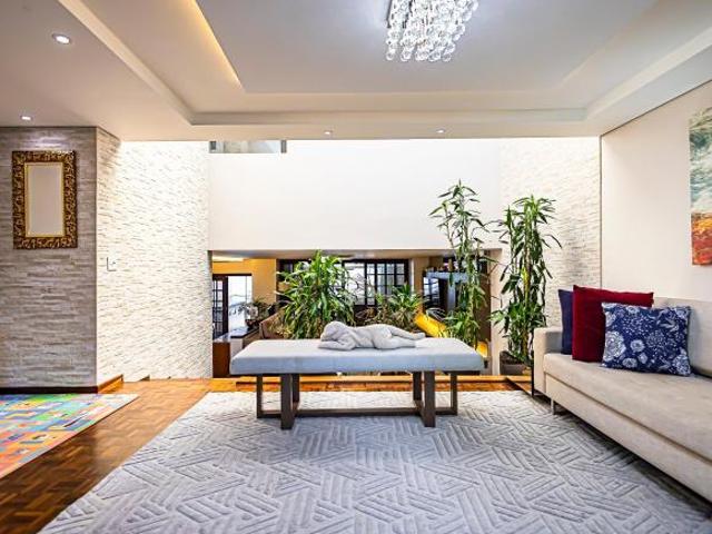 Casa de alto padrão em excelente localização no bairro Água Verde