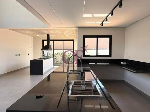 Casa de Alto Padrão em Itupeva com 3 Suítes, Piscina e Lazer Completo
