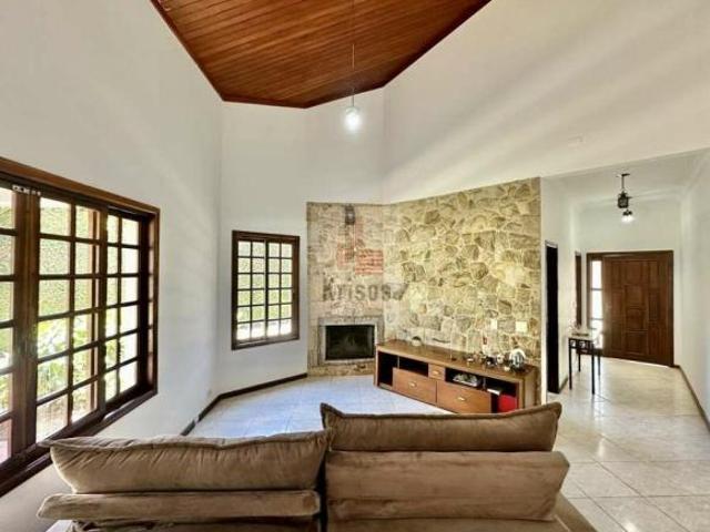 Casa de Alto Padrão em Localização Privilegiada!