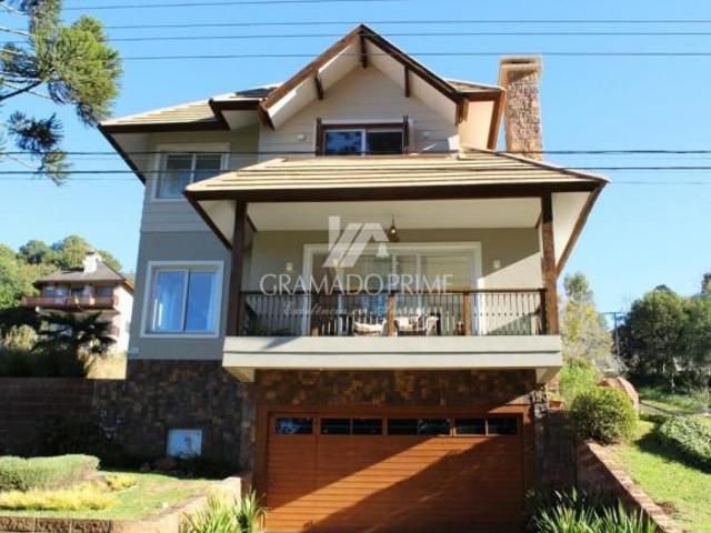 CASA DE ALTO PADRÃO EM LOTEAMENTO DE GRAMADO