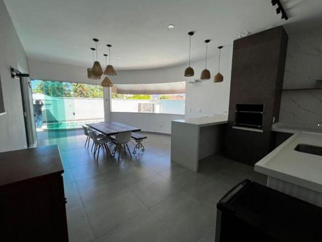 Casa de alto padrão em Peruíbe R$ 1.200.000,00
