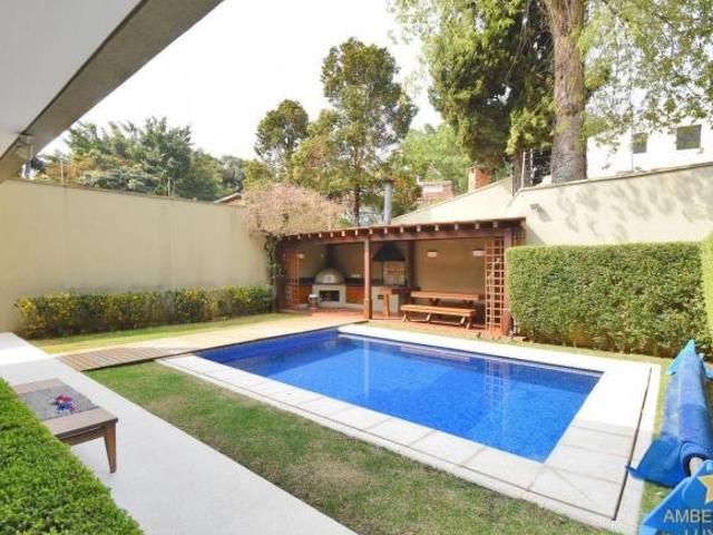 Casa de Alto Padrão em Rua Fechada no Morumbi