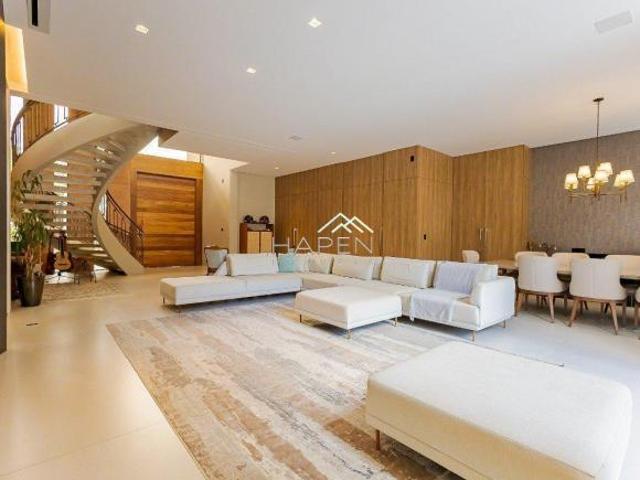 Casa de Alto Padrão 4 suítes em Santa Felicidade