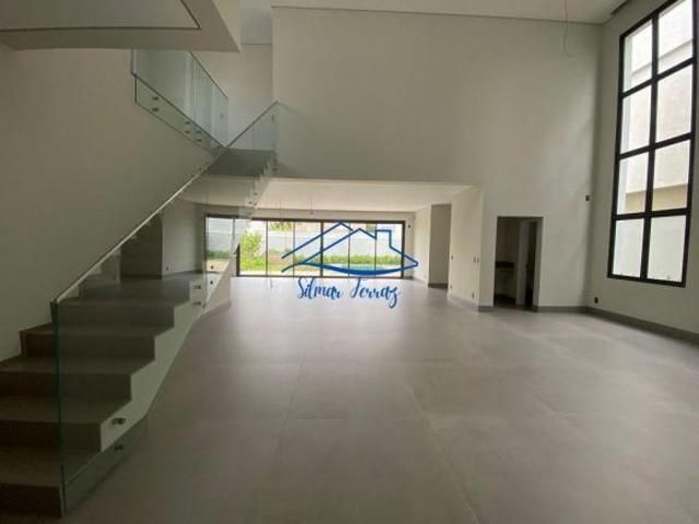 Casa de Alto Padrão em Sousas: 327m² de Sofisticação no Ville Sainte Hélène