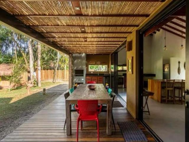 Casa de Alto Padrão em uma das Melhores Ruas do Condomínio, lado par