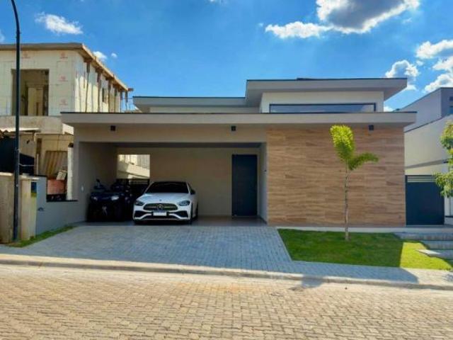 Casa de Alto Padrão finamente decorada á venda no Condomínio Ecoville em Atibaia, pronta para morar