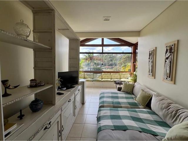 Casa de Alto Padrão para Alugar com 5 Suítes, Piscina e Área Gourmet