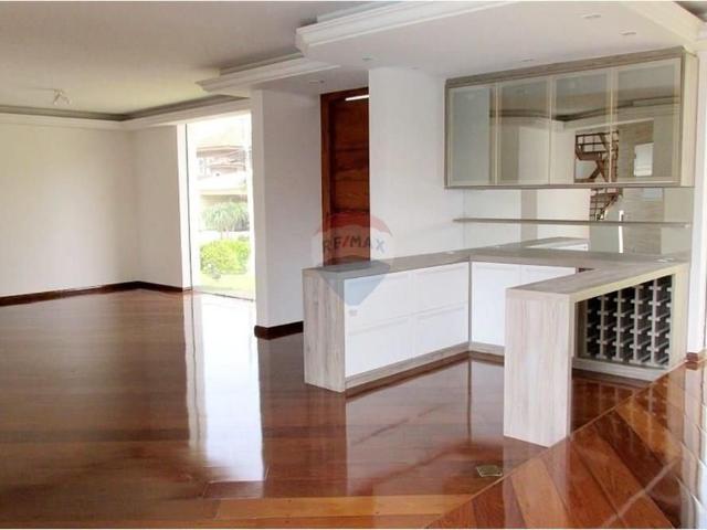 Casa de Alto Padrão para Locação com 4 suítes, 620m² no Residencial Alphaville Cinco 05