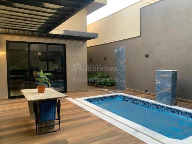 Casa de Alto Padrão para Venda com 03 Dormitórios no Condomínio Figueira I
