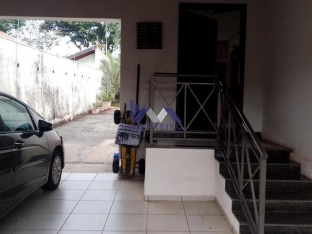 Casa de Alto Padrão para Venda ou Locação no Centro de Catanduva SP: 3 quartos, 2 suítes, 2 salas, 1