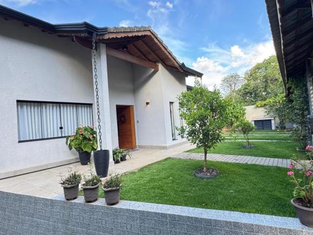 Casa de alto padrão — Porteira Fechada