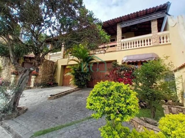 Casa de alto padrão próximo ao centro de Poços de Caldas
