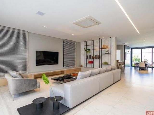 CASA DE ALTO PADRÃO QUE UNE TECNOLOGIA E SUSTENTABILIDADE NO PILARZINHO