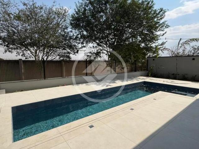 Casa de Alto Padrão, térrea no condomínio Tamboré Jaguariúna com 505 m² e 4 Suites e piscinas